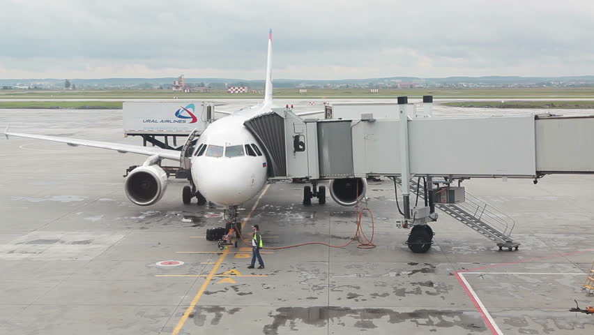 Saudi B772 Engine Crashed By A Jetway - Airliners.net