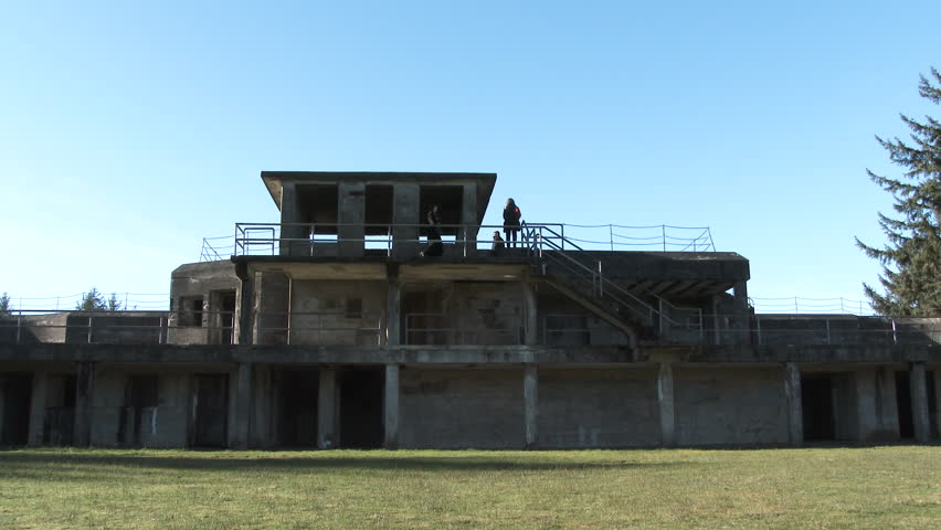 Tourists Walk Up To The Top Of Fort Stevens Battery Russell Base In ...